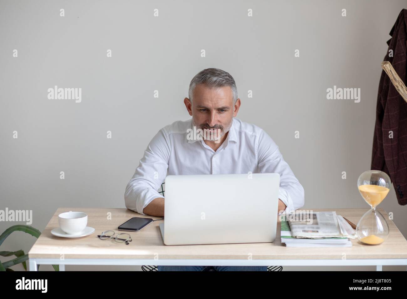 Looking intently at the screen hi-res stock photography and images - Alamy