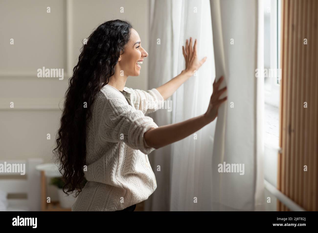 Draw the curtains hi-res stock photography and images - Alamy