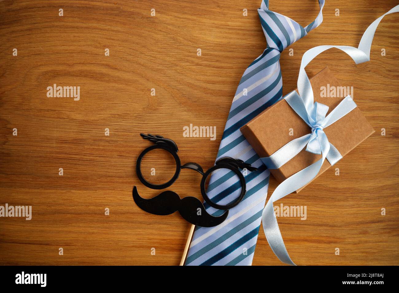 Happy Fathers Day. Set of stylish men accessories on rustic wood ...