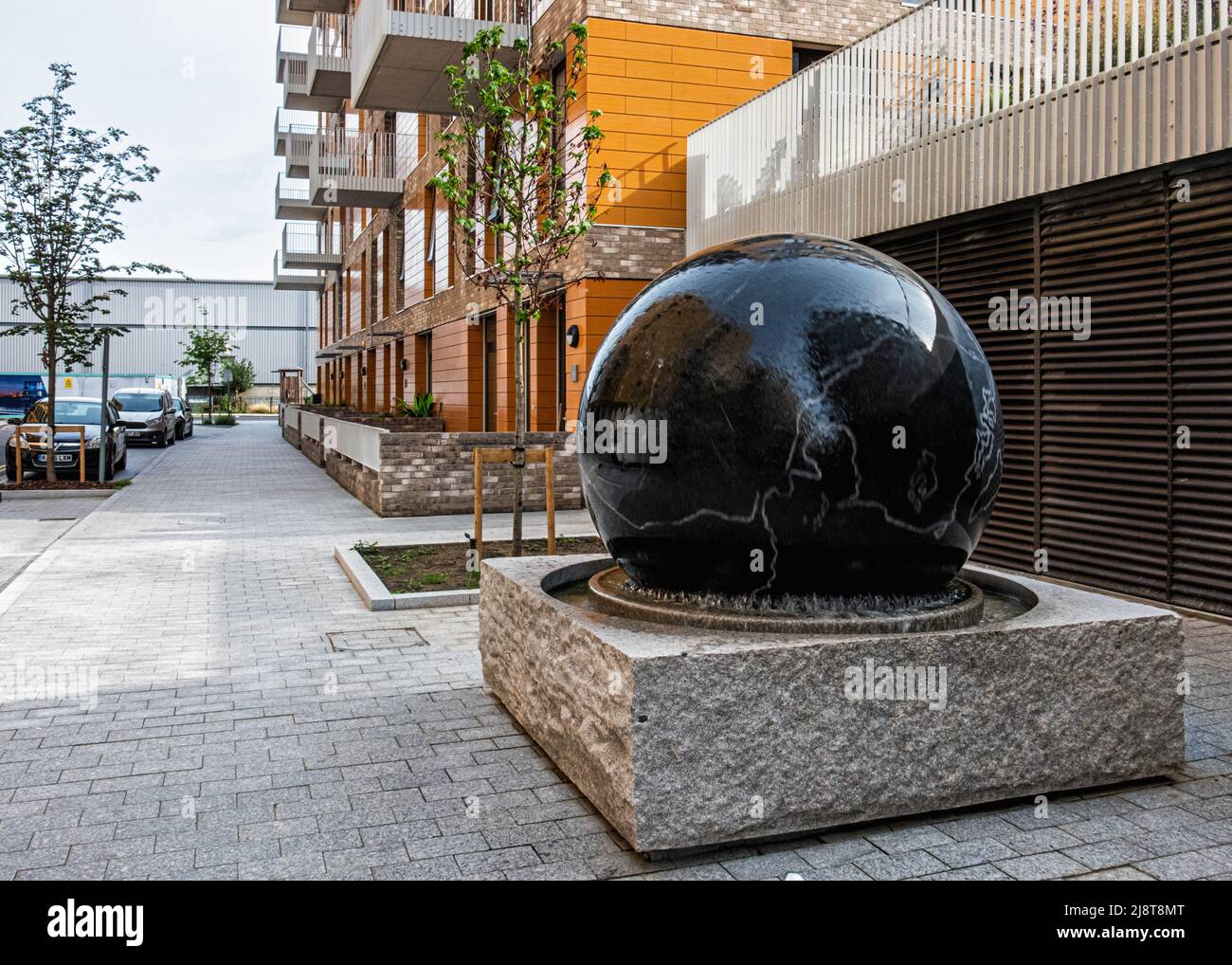 Water feature with sculpture of globe hi-res stock photography and ...