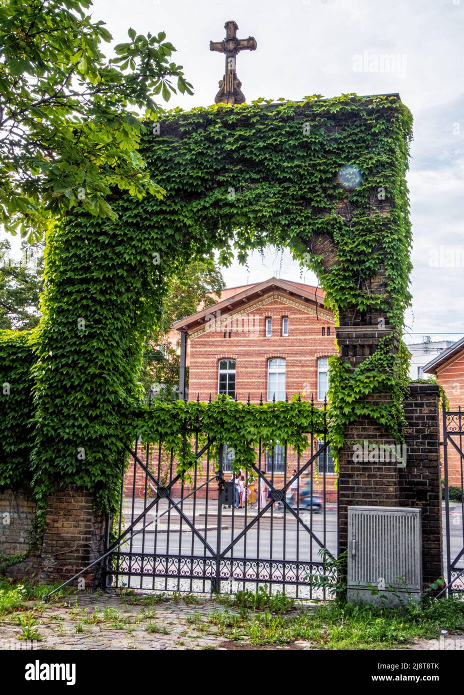 Georgen Parochial Cemetery II Entrance gate, Landsberger Allee 48-50 ...