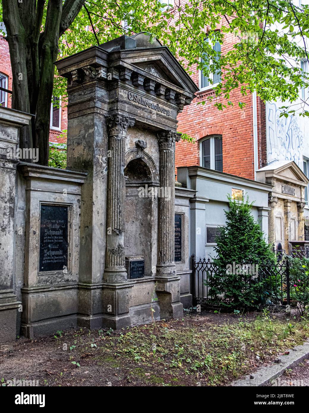 Georgen Parochial Cemetery II in Landsberger Allee 48-50 ...
