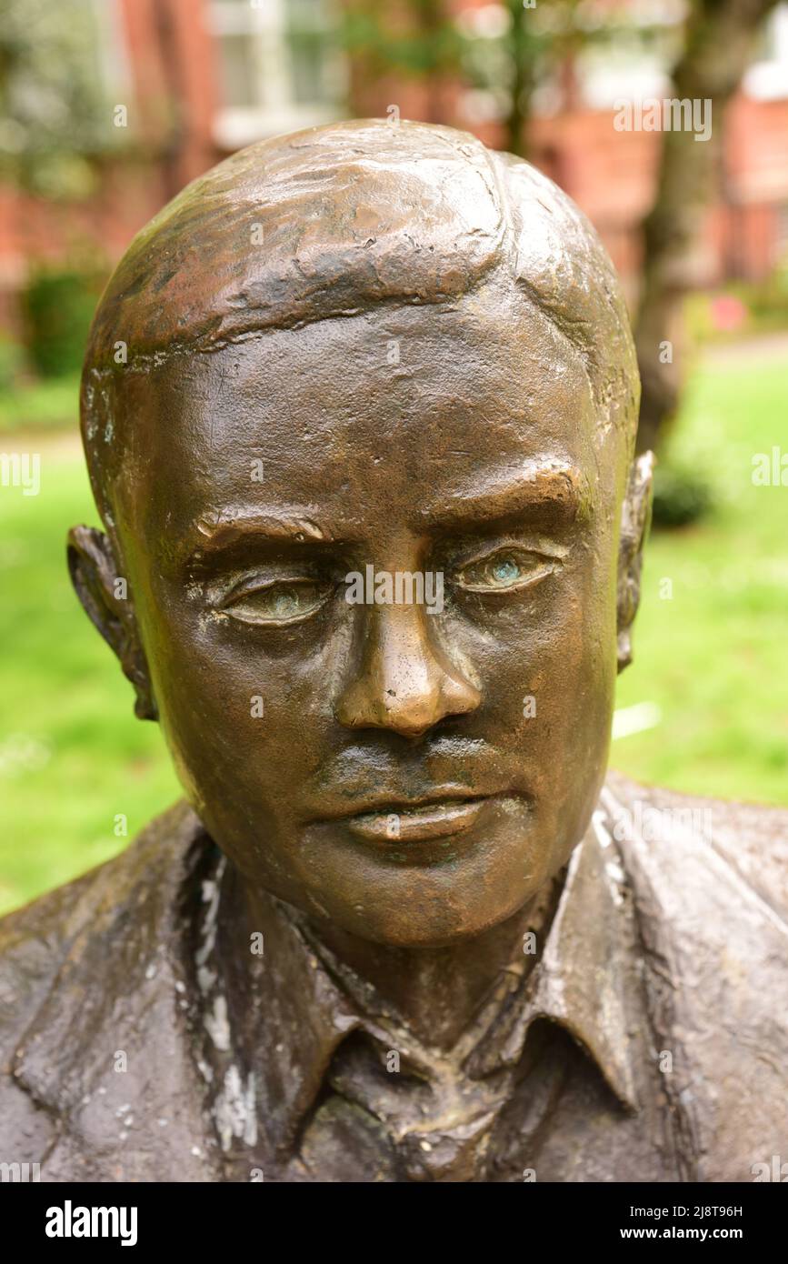 Alan turing memorial statue hi-res stock photography and images - Alamy