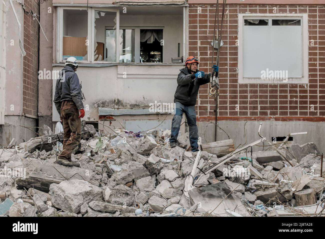 Workers clean debris hi-res stock photography and images - Alamy