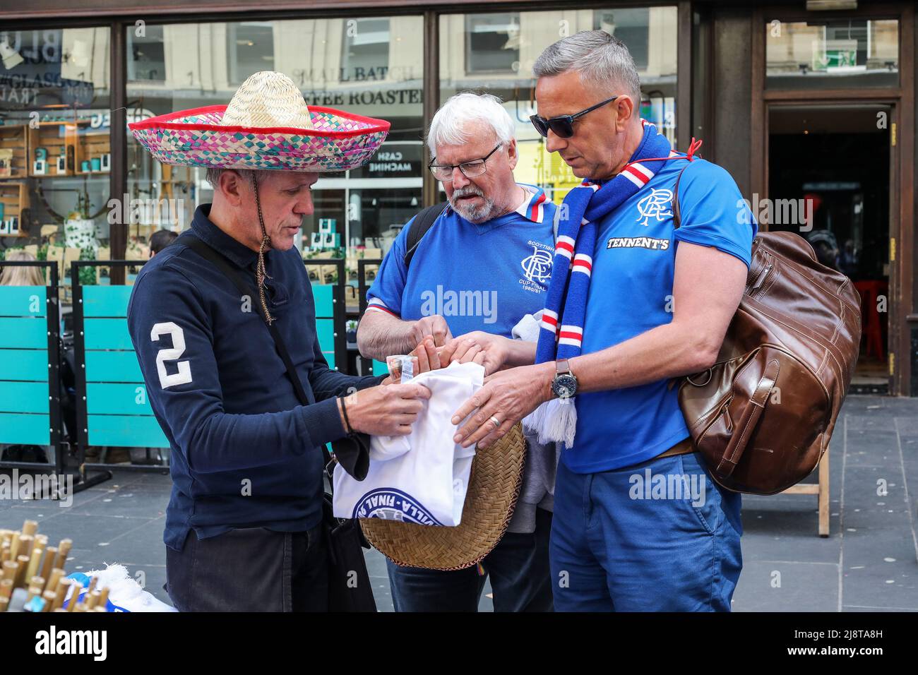 Sporting sombrero hats hi-res stock photography and images - Alamy