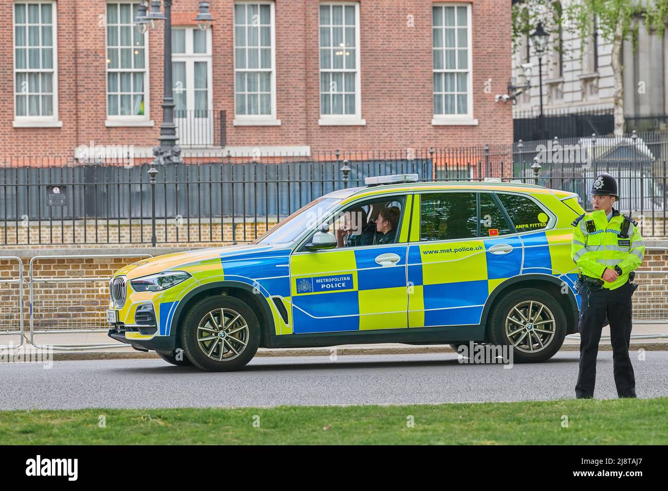Metropolitan police officers and car outside 10 Downing Street, London ...
