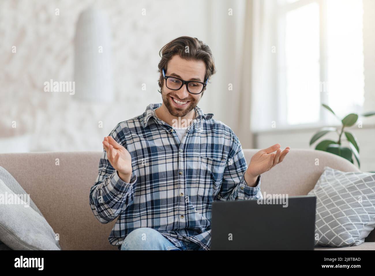 Gesticulates talking hi-res stock photography and images - Alamy