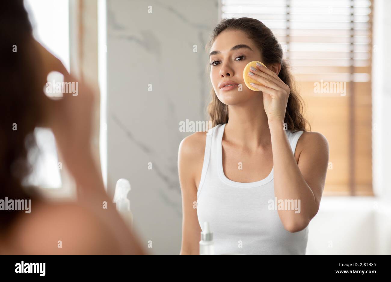 Skin sponge hi-res stock photography and images - Alamy