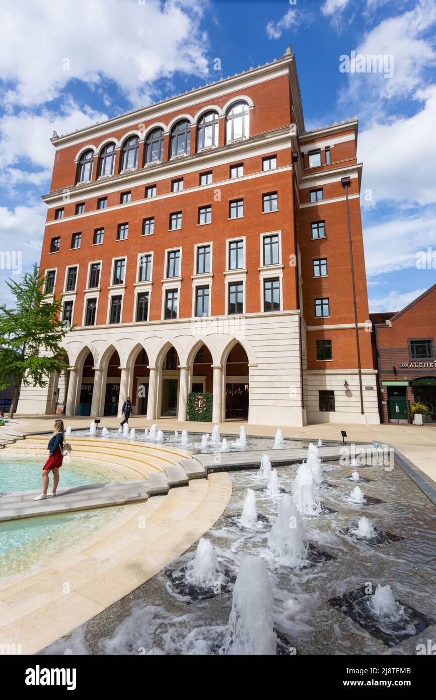 BrindleyPlace, Birmingham, UK during a weekday lunchtime, UK 2022 Stock ...