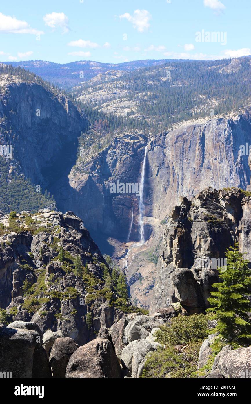 California upper lower yosemite falls hi-res stock photography and ...