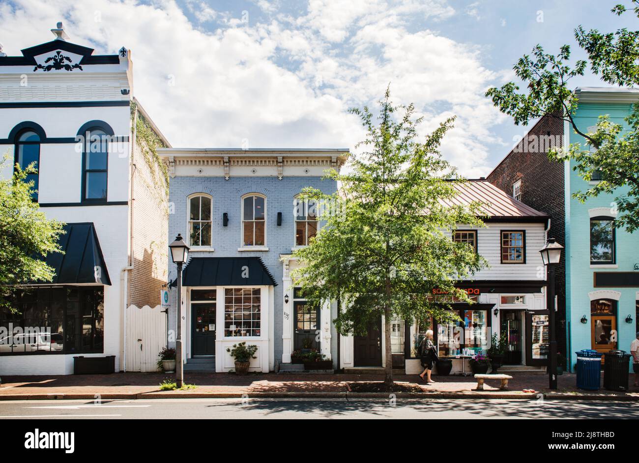 Summer street scene hi-res stock photography and images - Alamy