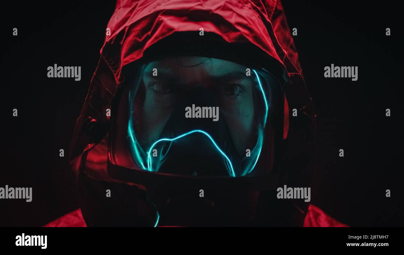 Fireman with suit and gas mask. Close up Stock Photo - Alamy