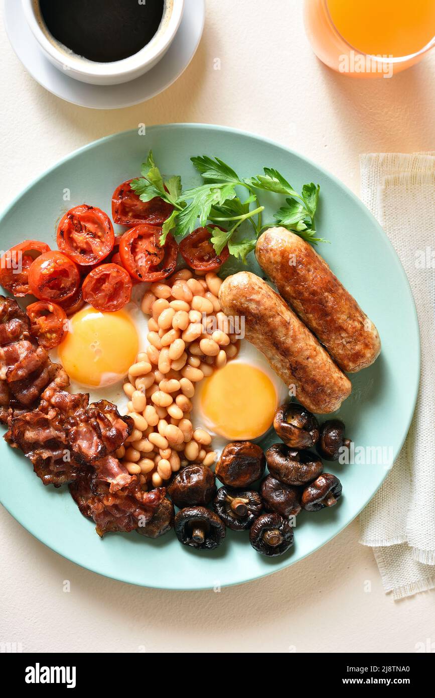Full english breakfast overhead view hi-res stock photography and ...