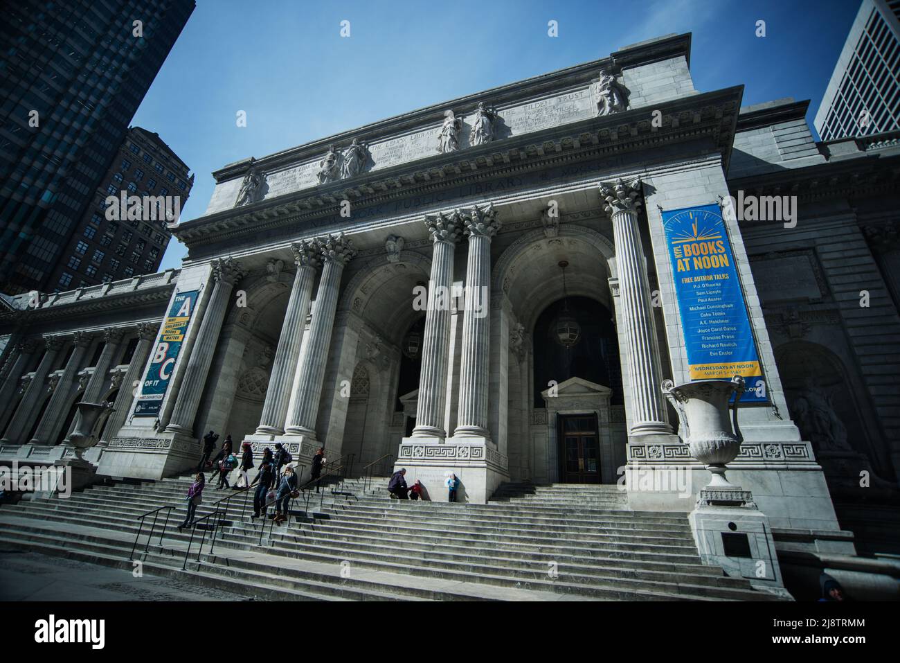 Exterior of the New York Public Library Stock Photo - Alamy