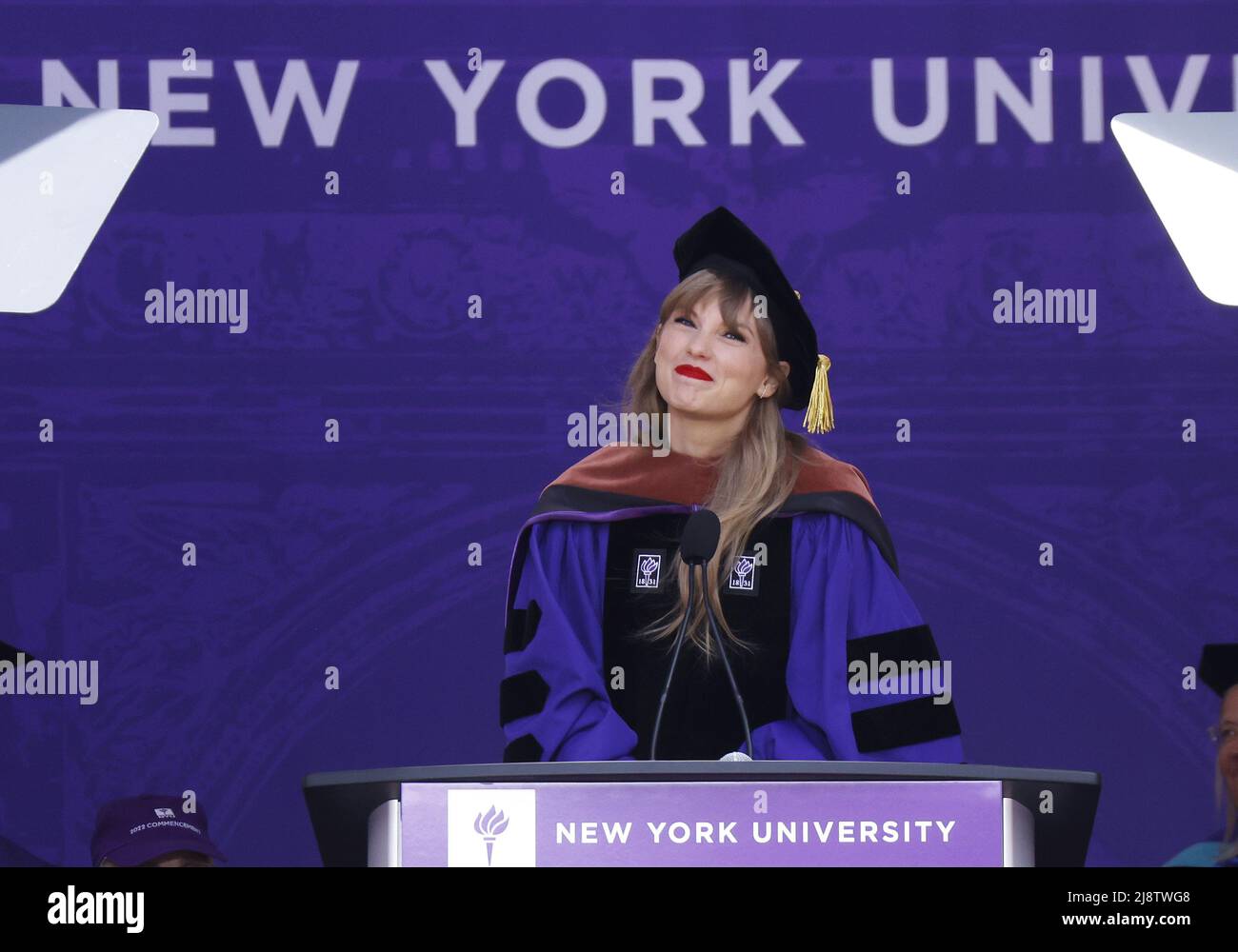 New York, United States. 18th May, 2022. Taylor Swift delivers the commencement speech after she ...