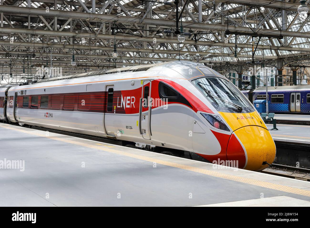 LNER 801 224 AZUMA turbo diesel engine at Glasgow Central railway ...