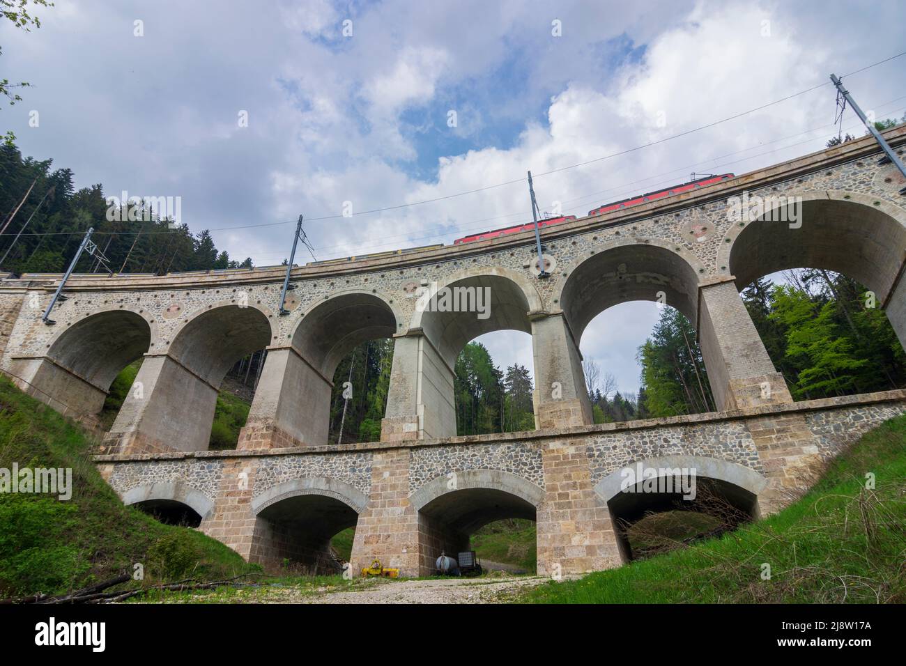 Breitenstein: Semmeringbahn (Semmering Railway), viaduct Gamperlgraben ...