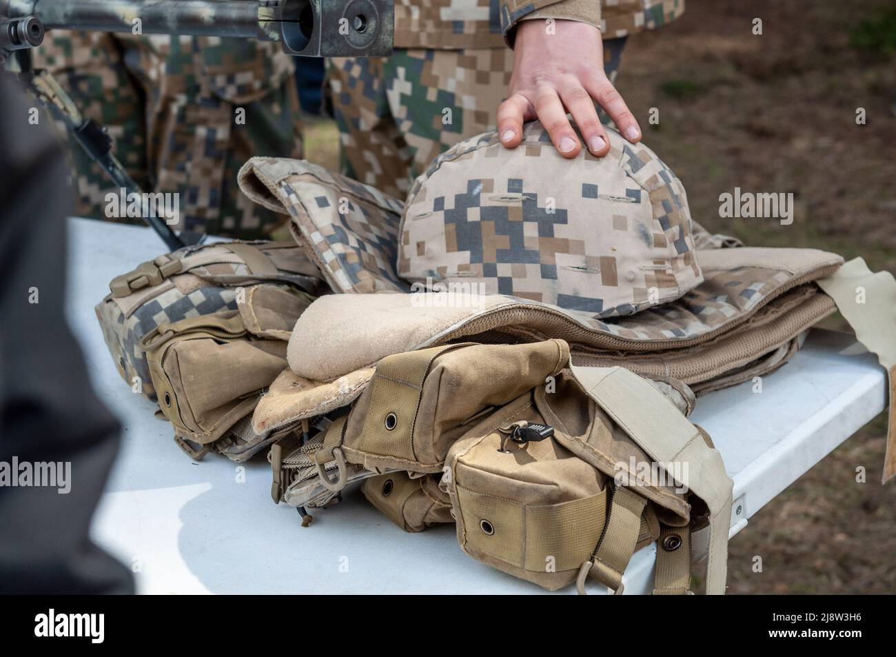 Nato military drills hi-res stock photography and images - Alamy