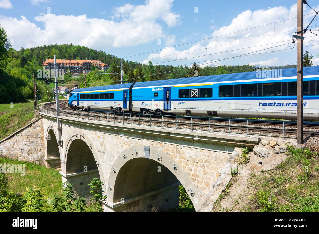 Semmering: Semmeringbahn (Semmering Railway), viaduct Kartnerkogel ...