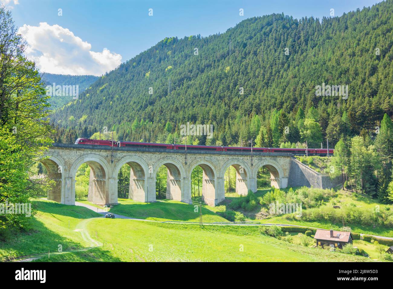 Breitenstein: Semmeringbahn (Semmering Railway), viaduct Adlitzgraben-Viadukt, Railjet train of ...