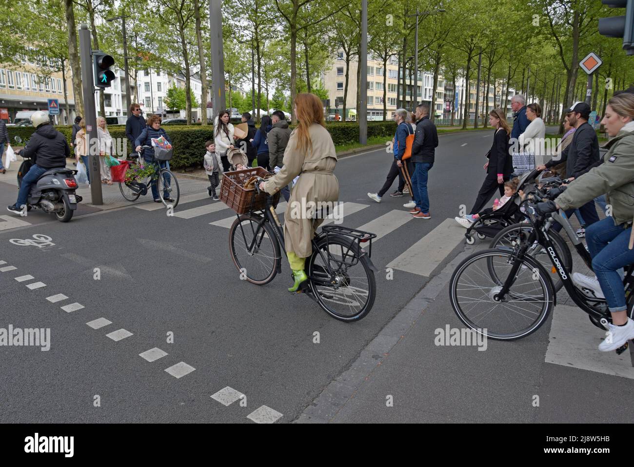 Priotity hi-res stock photography and images - Alamy