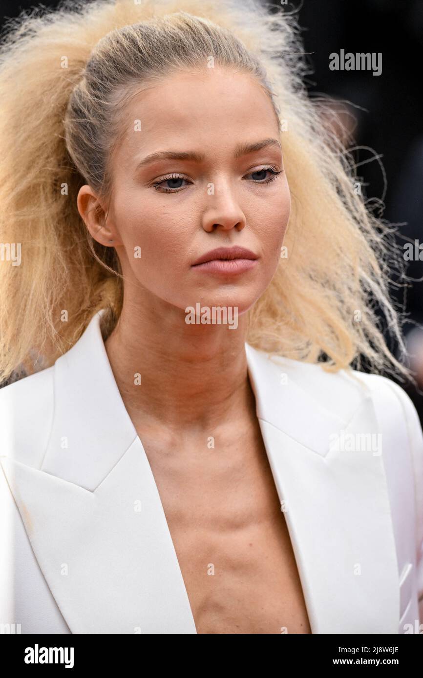 Sasha Luss attending the premiere of the movie Top Gun 2 Maverick ...