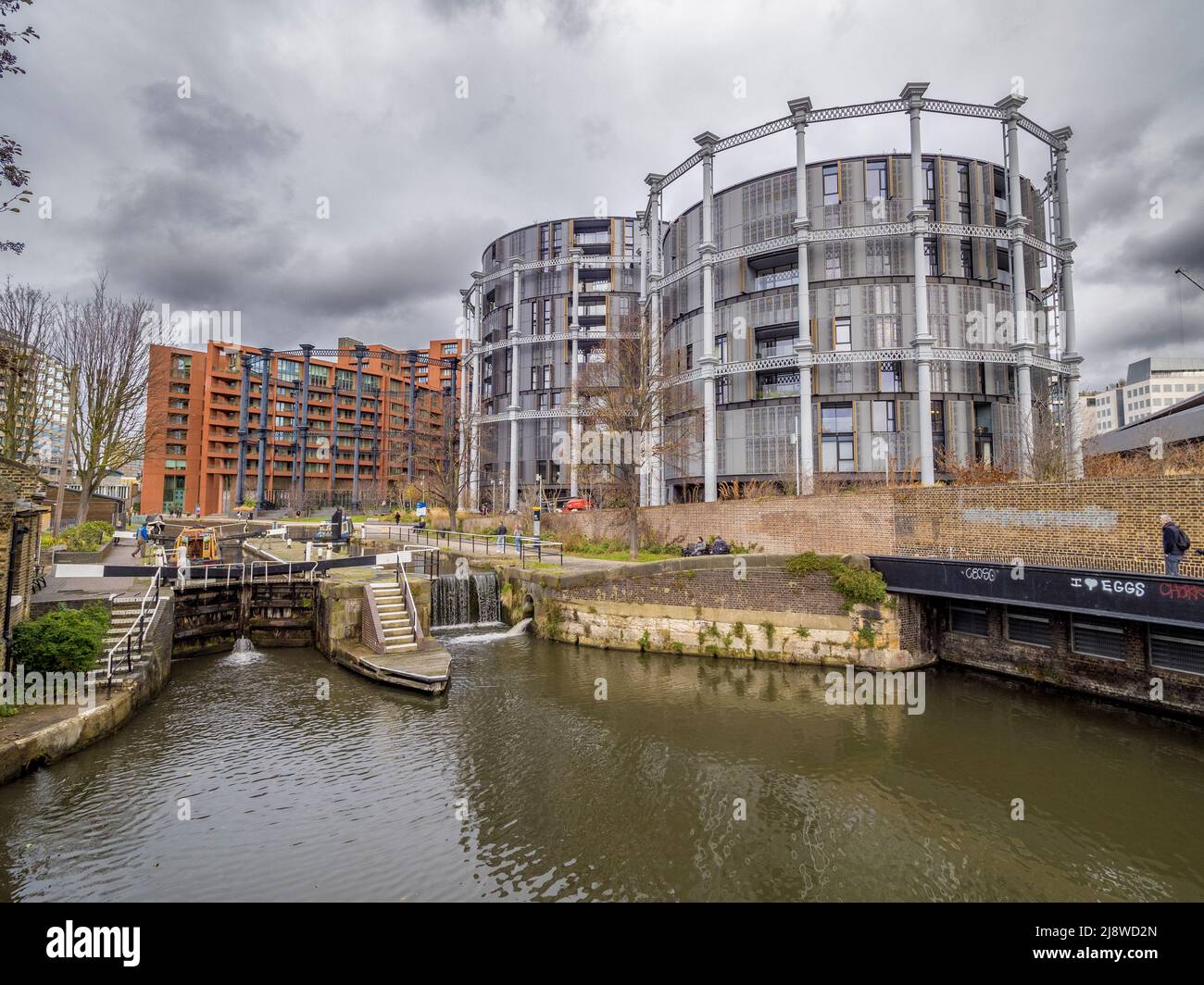 St Pancras Lock on Regent's Canal with the contemporary apartments ...