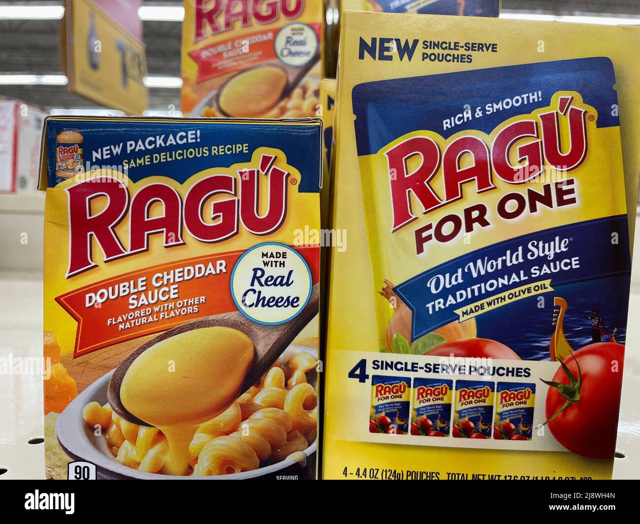 Ragu sauce jar hi-res stock photography and images - Alamy