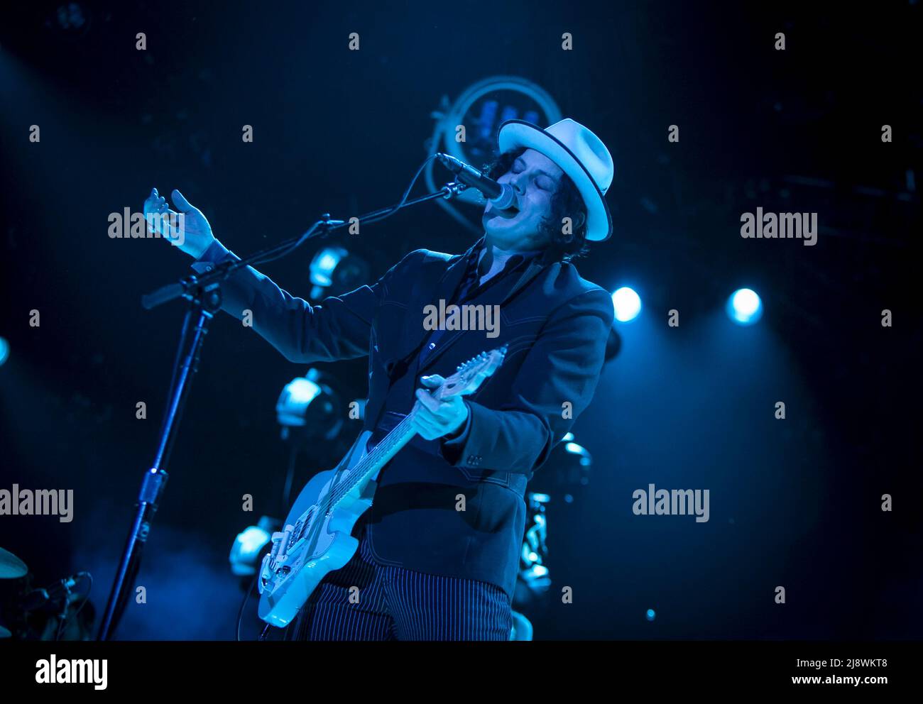 Jack white performing hi-res stock photography and images - Alamy