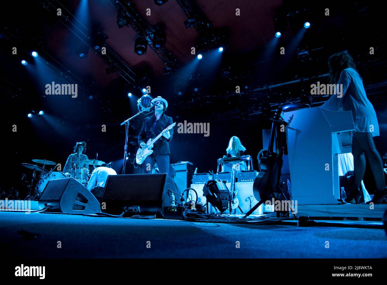 Jack white performing hi-res stock photography and images - Alamy