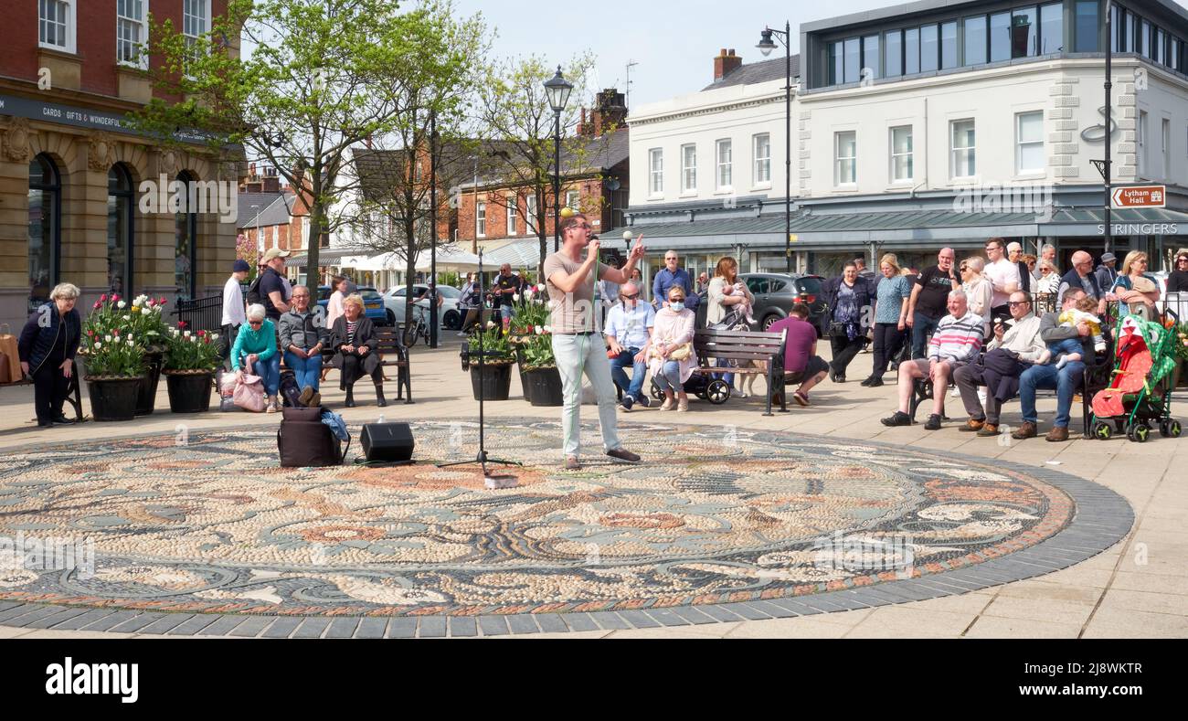Street entertainer sings in Lytham Town square Stock Photo - Alamy