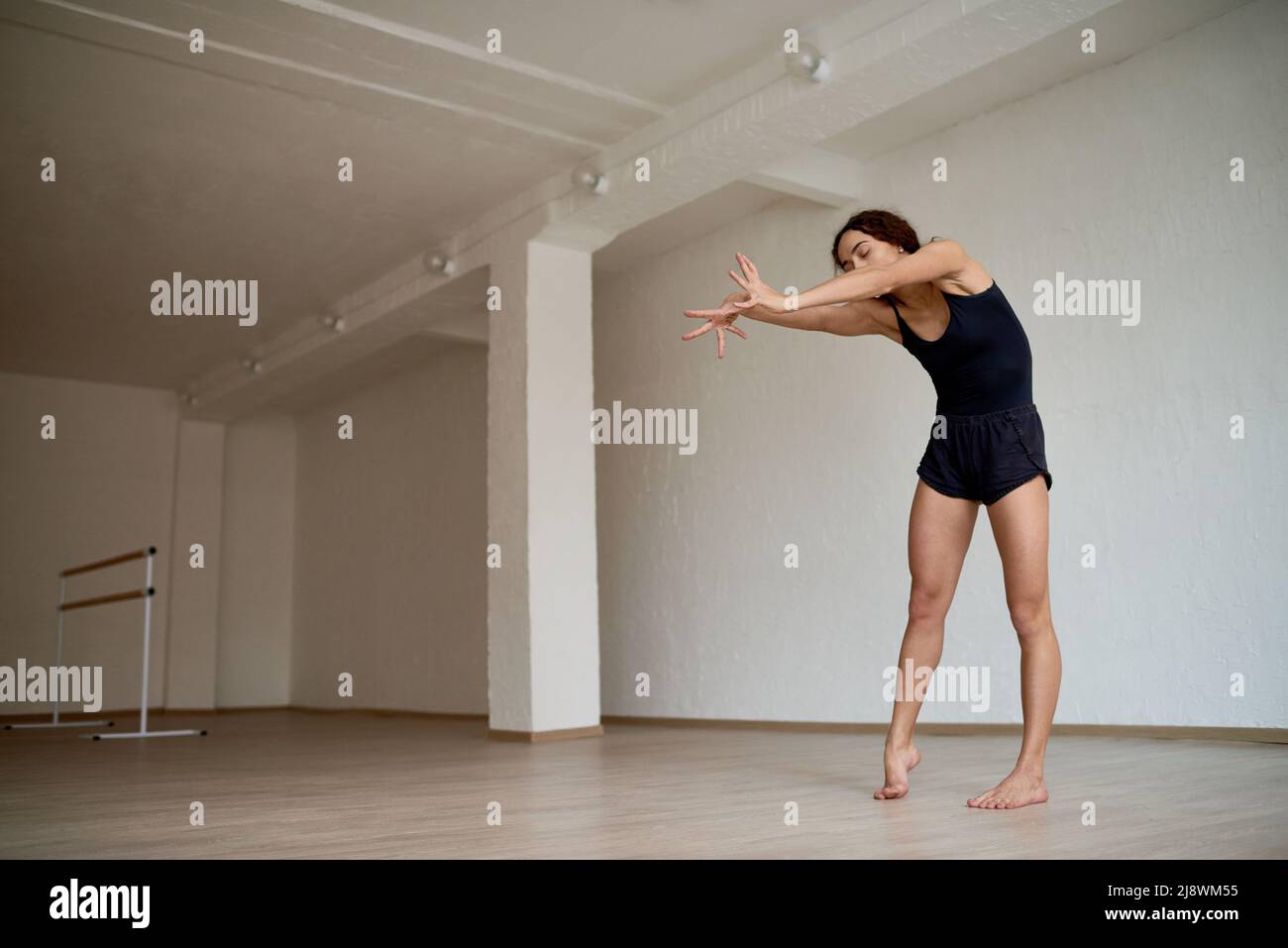 Ballerina barefoot dance dance hi-res stock photography and images - Alamy
