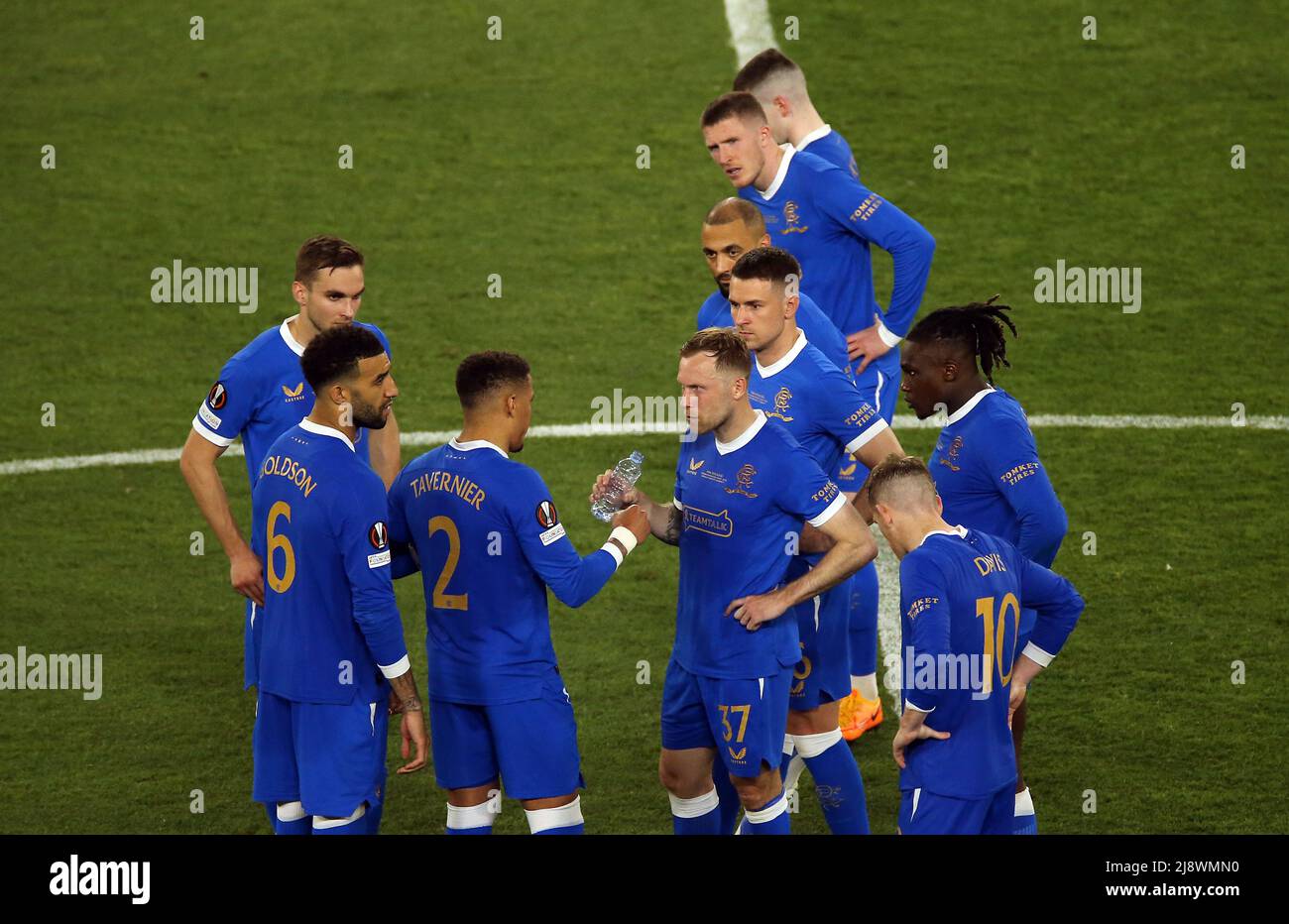 Rangers players prepare for the penalty shoot out during the UEFA ...
