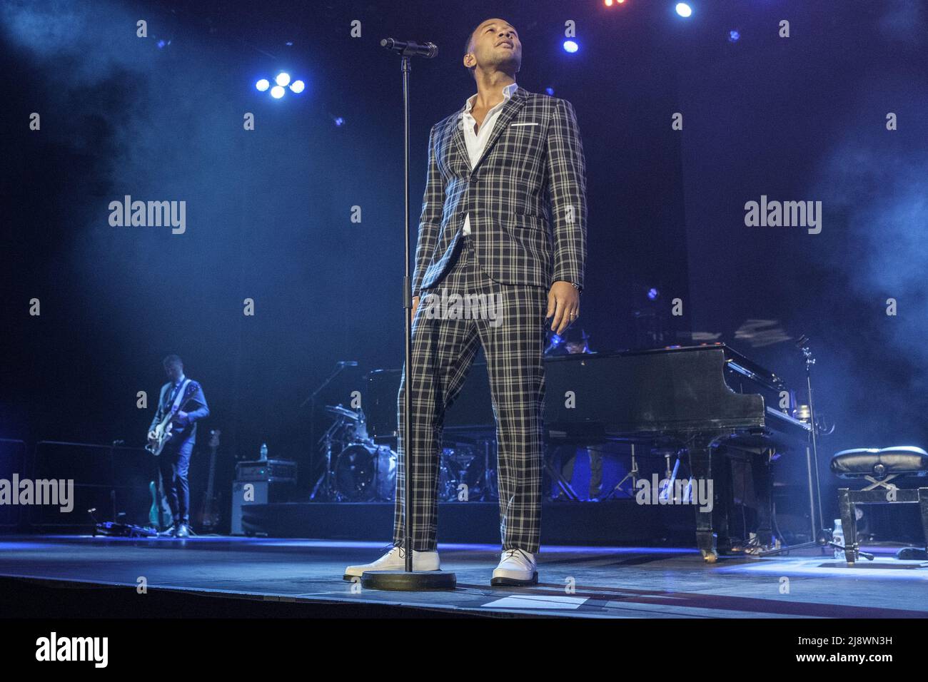 John legend performing on stage hi-res stock photography and images - Alamy