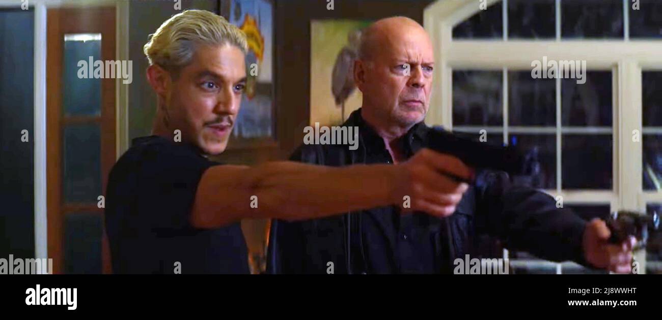 VENDETTA, from left: Bruce Willis, Theo Rossi, 2022. © Redbox ...