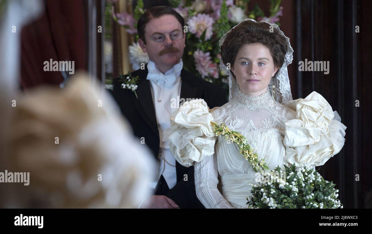 THE FIRST LADY, from left: Jeremy Bobb as Theodore Roosevelt, Eliza ...