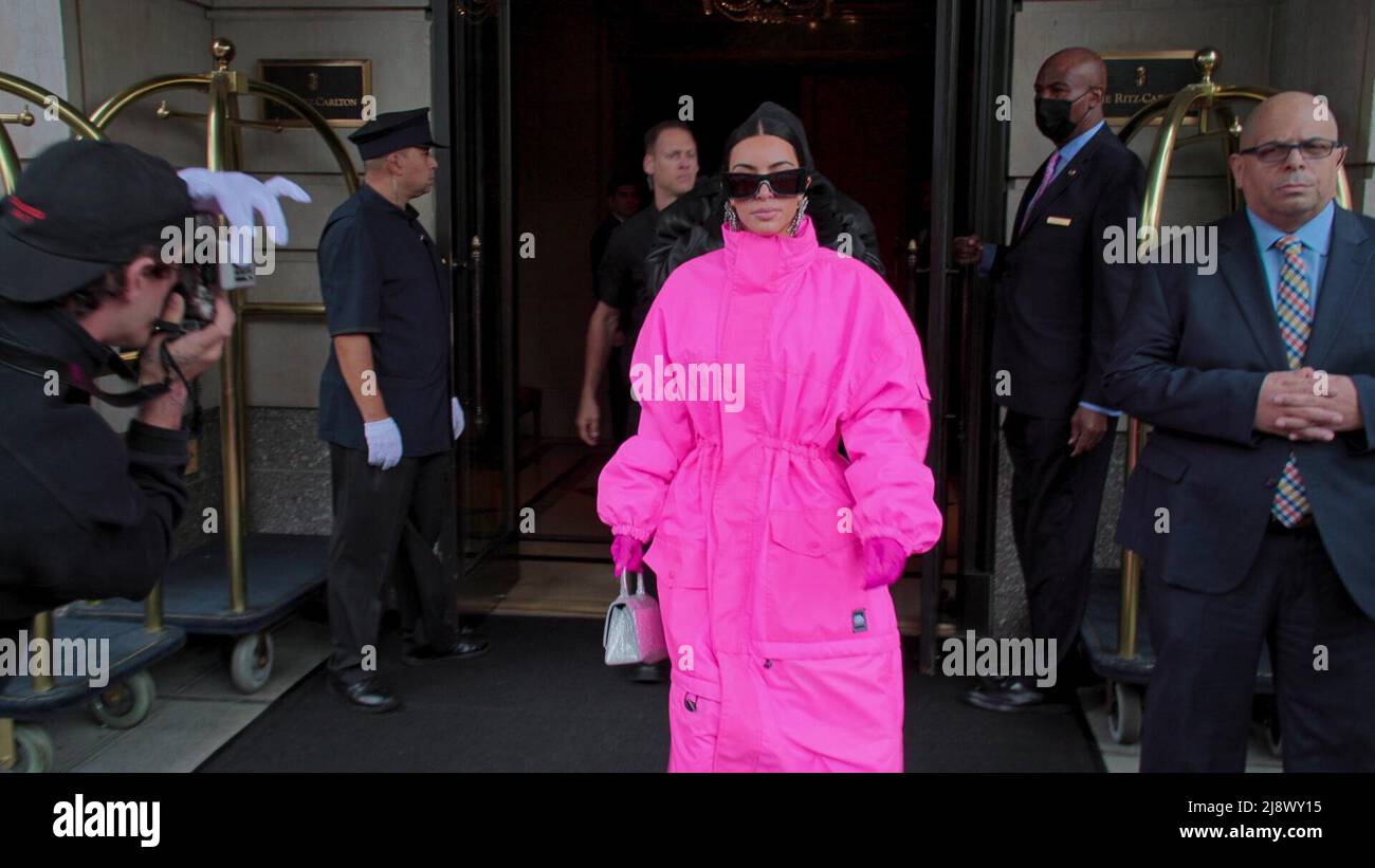 THE KARDASHIANS, center:, Kim Kardashian, 'Live From New York', (Season ...