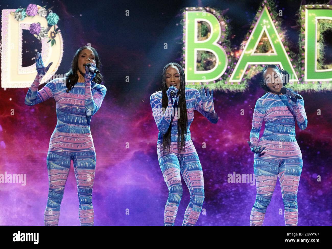 THE MASKED SINGER, En Vogue (revealed as Cobra Queen), One Mask Hurrah ...