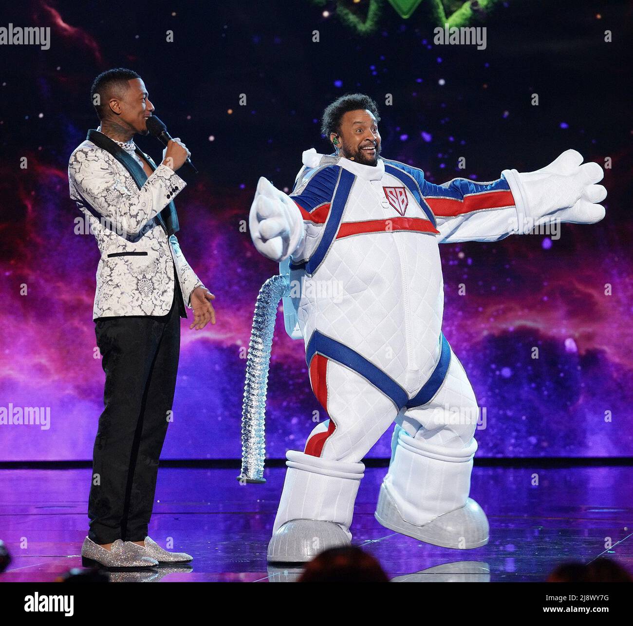 THE MASKED SINGER, from left: host Nick Cannon, Shaggy (revealed as ...