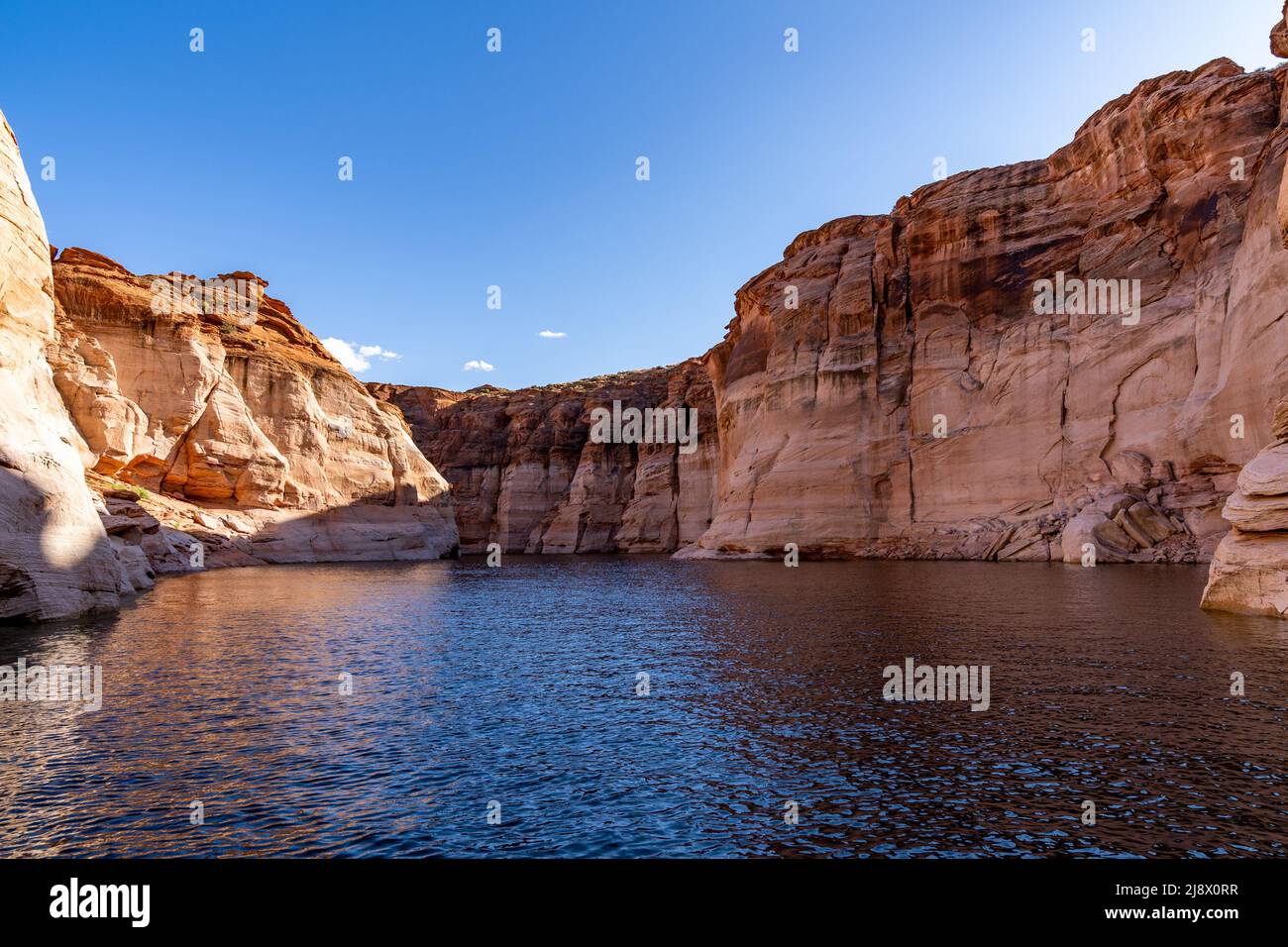 Boattrip on Lake Powel in the United States. Famous of the red stones ...