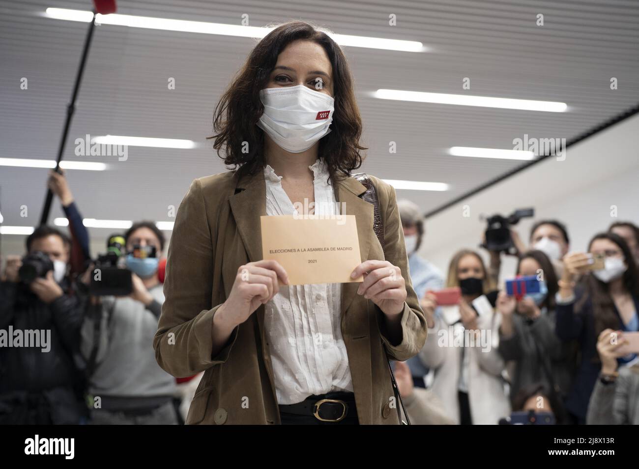 Isabel diaz ayuso casts her vote at college immaculate marillac hi-res ...