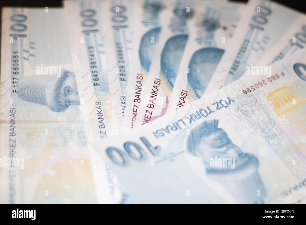 100 lira banknote hi-res stock photography and images - Alamy