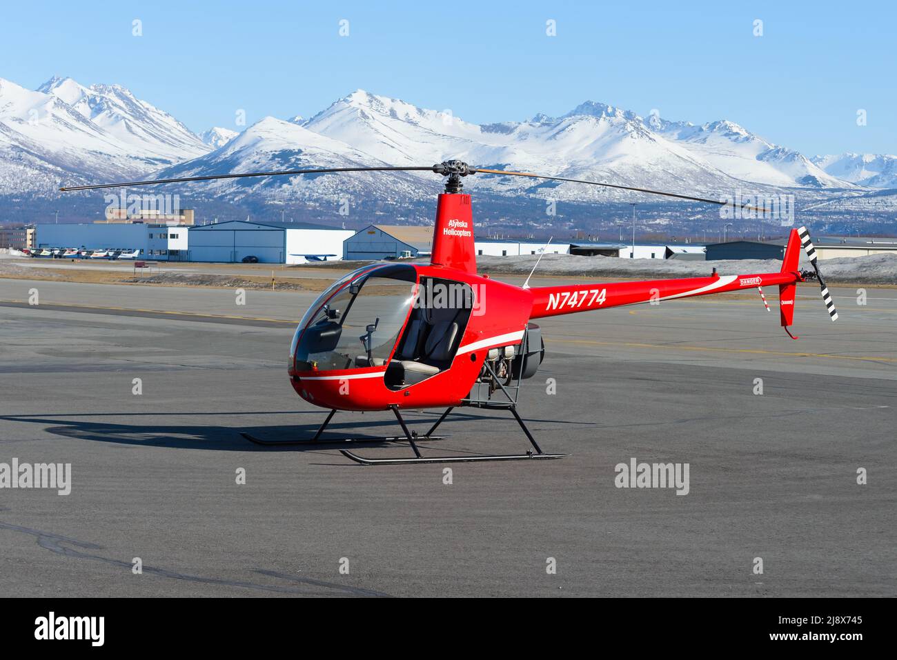 Robinson r22 helicopters hi-res stock photography and images - Alamy