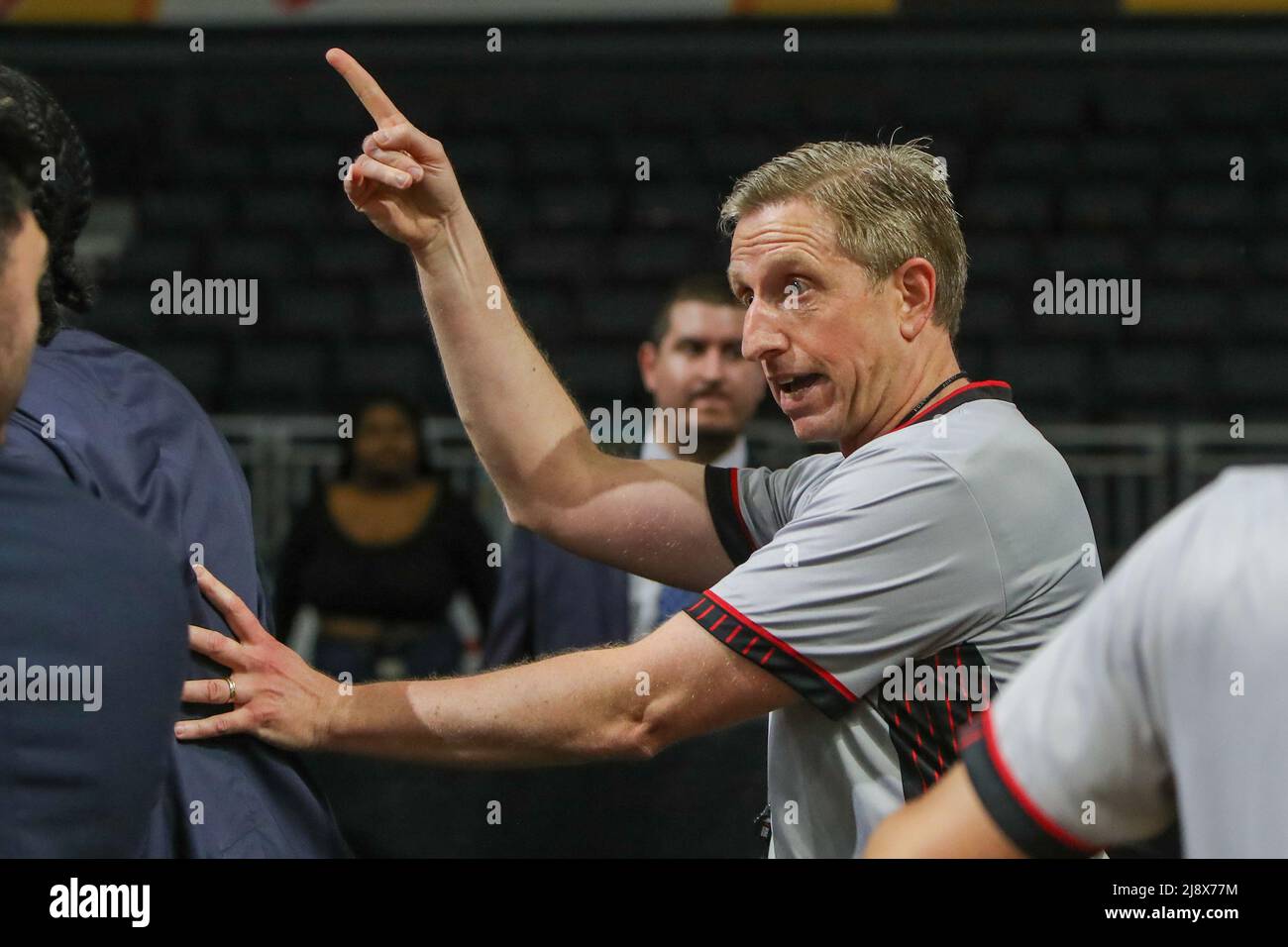 Basketball referee argument hi-res stock photography and images - Alamy