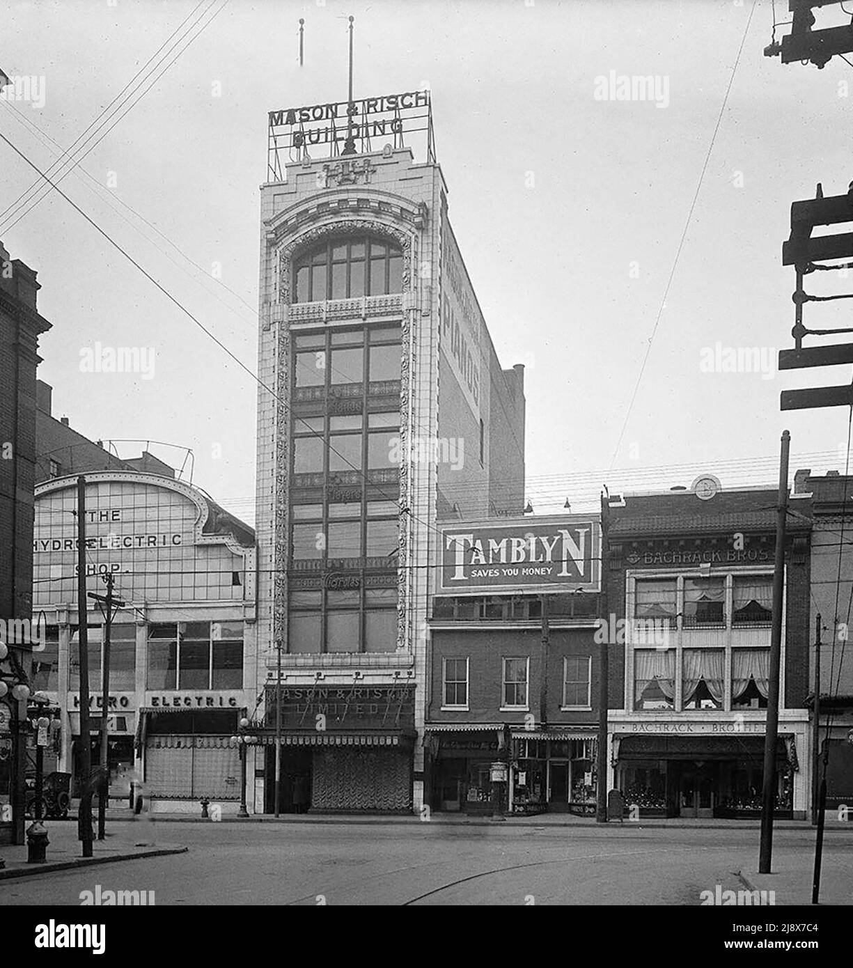 Eaton building Black and White Stock Photos & Images - Alamy