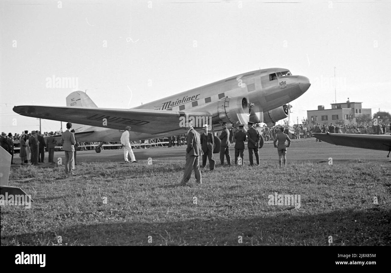 DC-3A NC 16071 of United Air Lines at Vancouver airport. Original ...