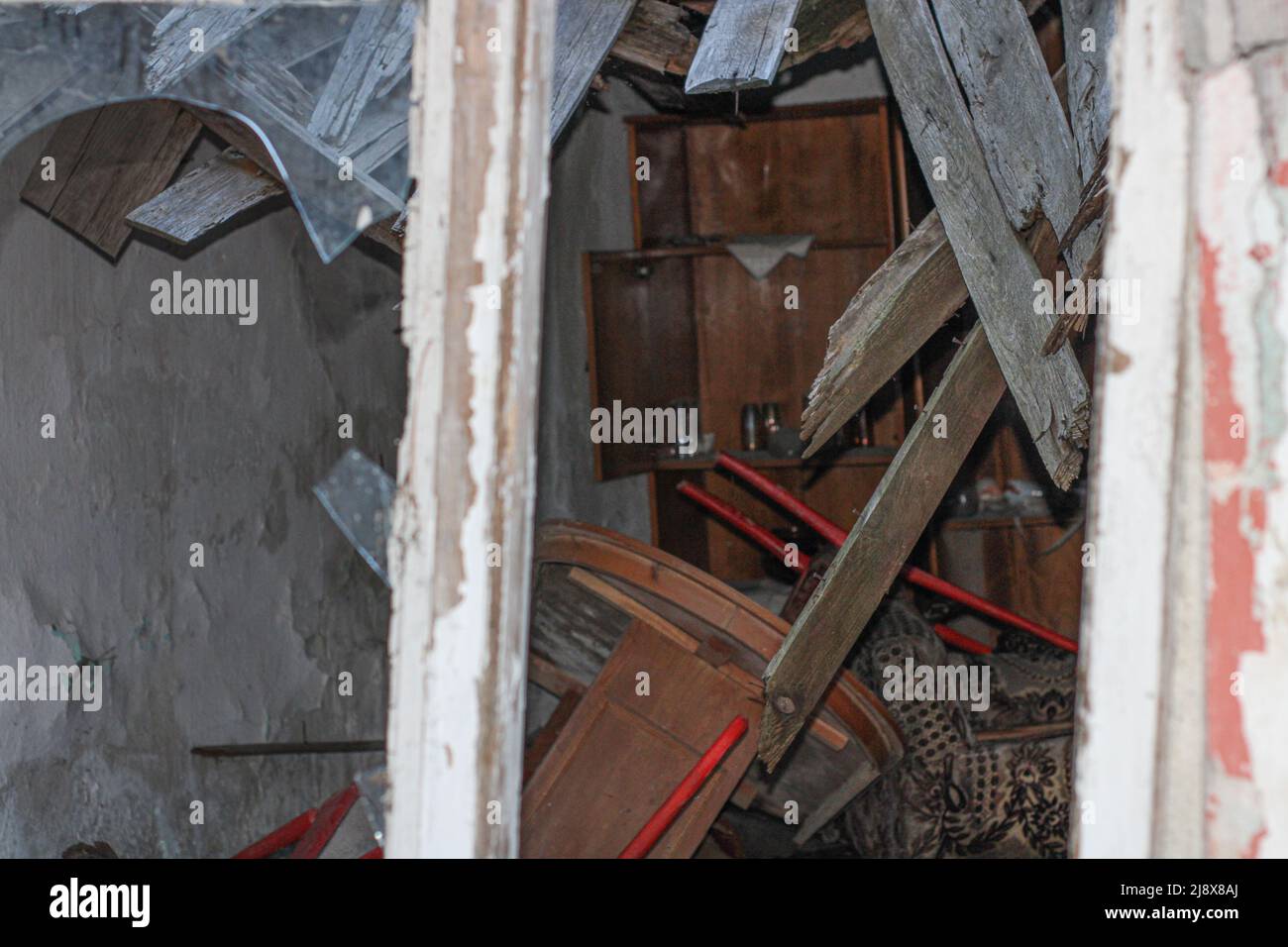 A destroyed house Stock Photo - Alamy