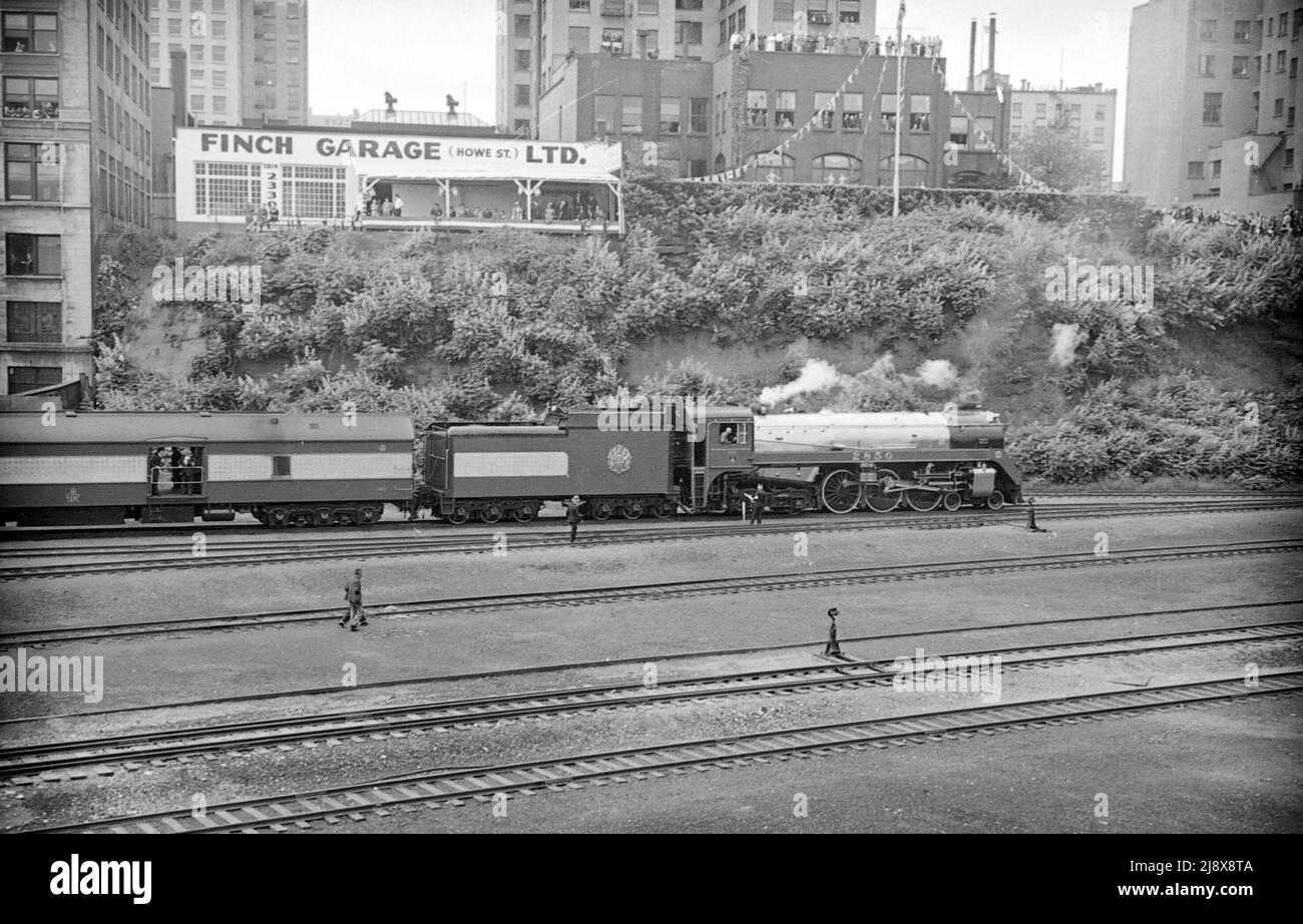 Royal Train arrives at the foot of Howe Street for visit of King George ...