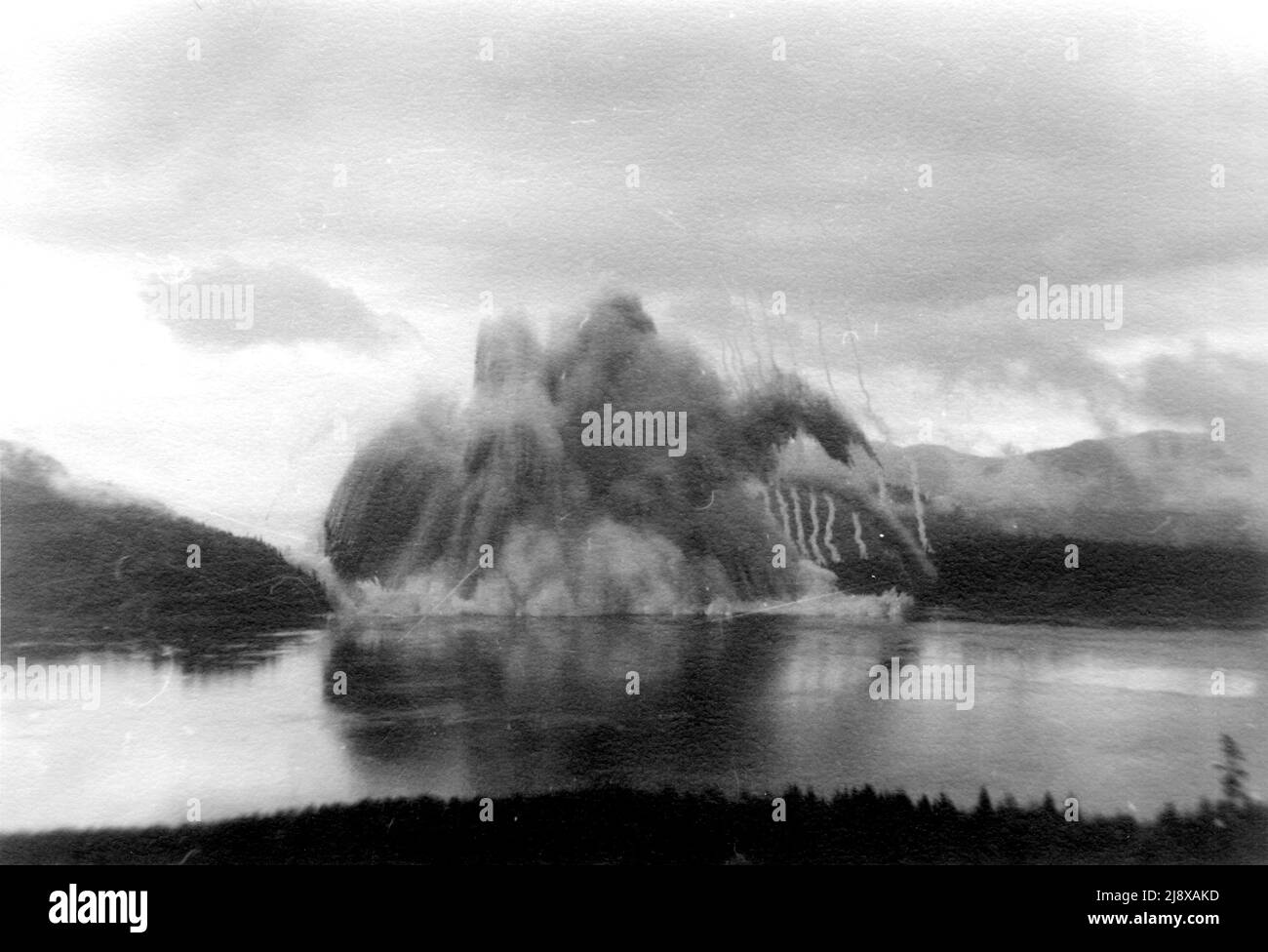 Blasting of ripple rock hi-res stock photography and images - Alamy