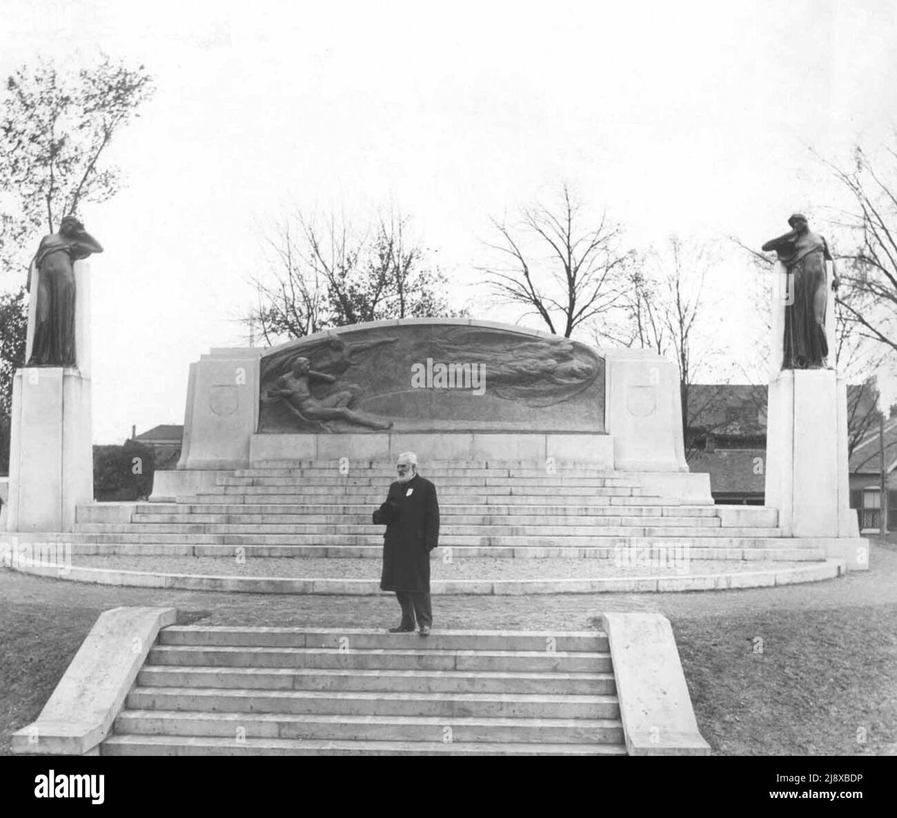 Alexander Graham Bell standing in front of the Bell Telephone Memorial ...